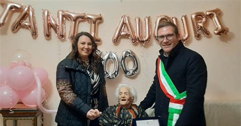 A Castellamare Del Golfo Tre Nonnine Centenarie La Sicilia