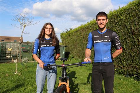 Eure frère et sœur sur la ligne de départ des Championnats d Europe