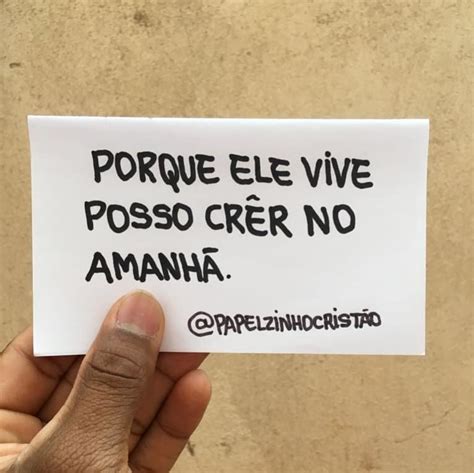 Porque Ele vive posso crer no amanhã Porque Ele vive temor não há Mas