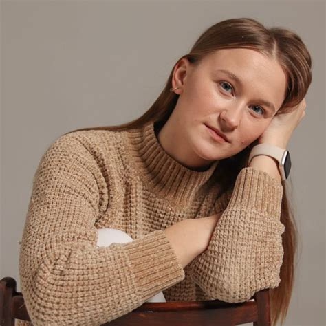 Hanna April On Threads