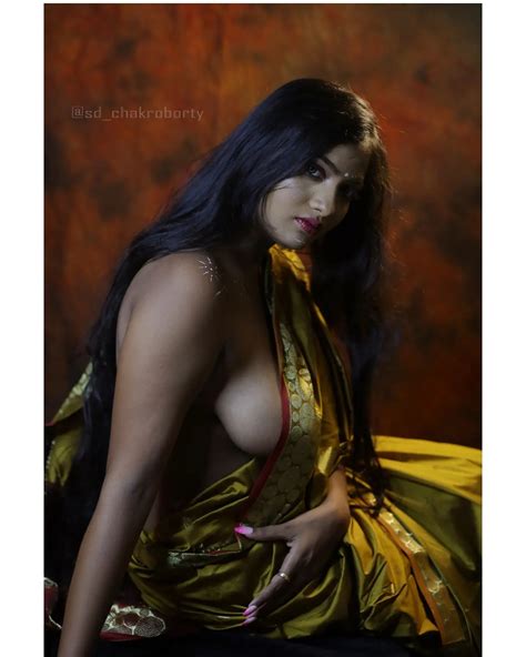 Desi Model Posing Almost Topless In A Braless Saree And Showing Her