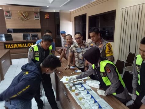 Sejumlah Anggota Polres Tasikmalaya Kota Dites Urine Kabarpriangan