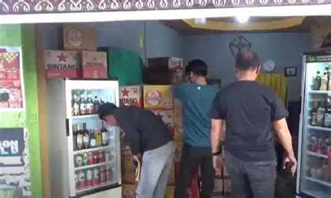 Gerebek Toko Penjual Miras Di Palopo Polisi Sita Ratusan Merek