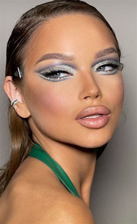 Gorgeous Makeup Trends To Try In Cobalt Blue Makeup Artofit