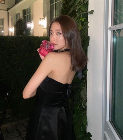 이세영 백리스 원피스로 뽐낸 아찔 뒤태 섹시 러블리 팔색조 매력