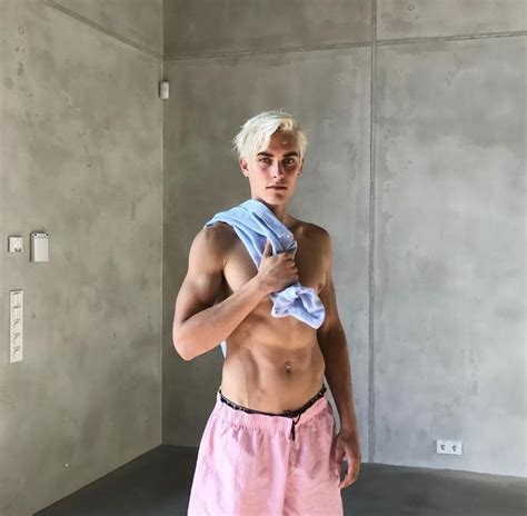 Pin by fran on Guardado rápido Blonde boys Lucky blue smith Blonde