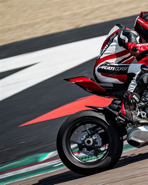 Motorrad Vergleich Ducati Streetfighter V4 S 2020 Vs Ducati 1098 S 2011
