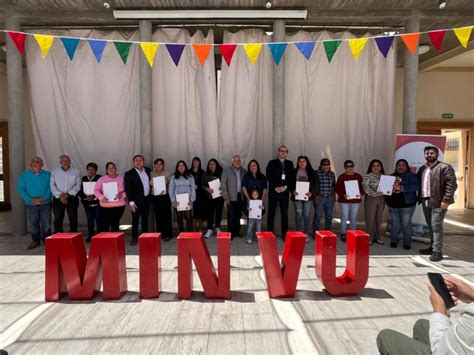 Minvu entrega más de 160 títulos de dominio de viviendas sociales a