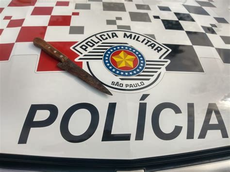 Mulher Suspeita De Esfaquear Marido Durante Discuss O Presa Em