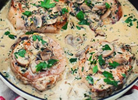 Côtelettes de porc sauce crémeuse aux champignons Les Mets Cuisinés
