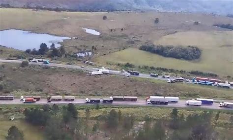 Engavetamento na BR 277 envolveu 128 veículos e intenso nevoeiro foi