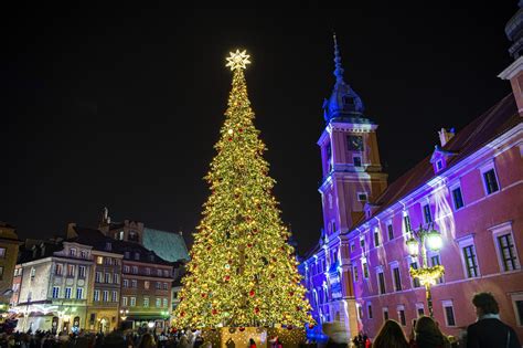 Świąteczna iluminacja w Warszawie Są już pierwsze zdjęcia Wprost