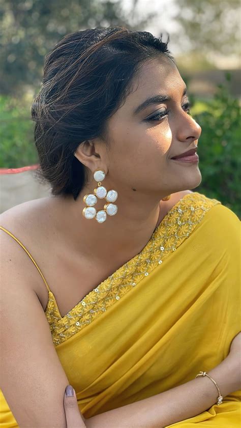 Keerthi Suresh Saree Beauty Tamil Actress Hd Phone Wallpaper Pxfuel
