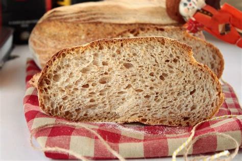 Pane Rustico A Lievitazione Mista Croccante Crosta E Una Mollica Umida