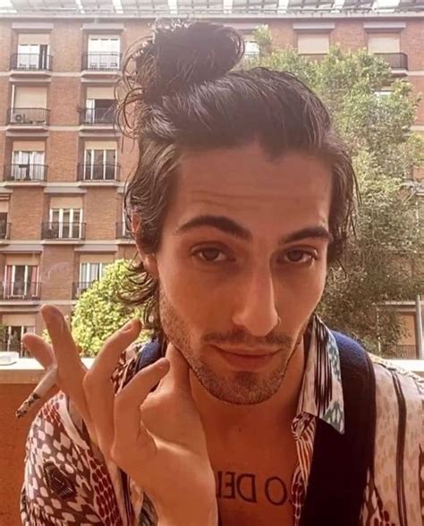 Damiano David Smoking Cantanti Chiaro Di Luna Band Musicali