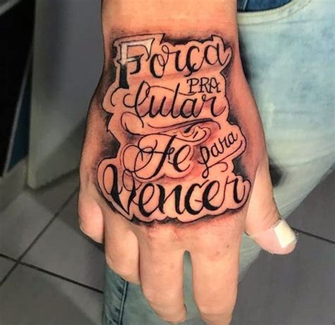 Tatuagem na Mão masculina 20 Inspirações
