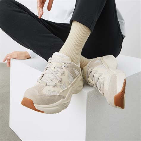Skechers