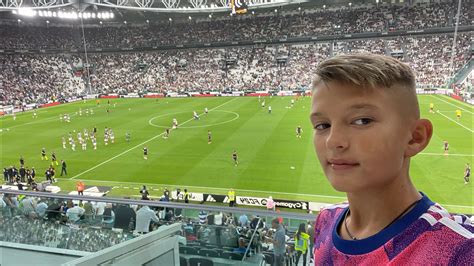 Live Reaction Juventus Bologna Dallo Sky Box Youtube