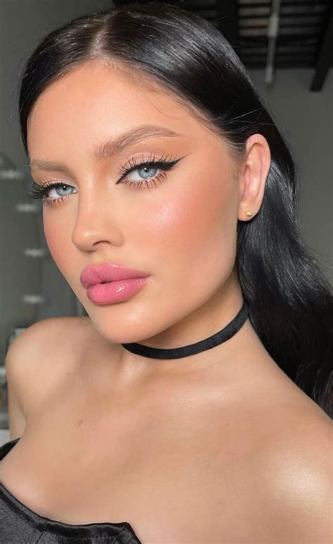 Glamour Gleam 27 Festive Season Makeup Inspiration Light Pink