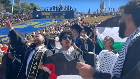 Hetek Közéleti Hetilap Videó több diplomaosztót félbeszakítottak az