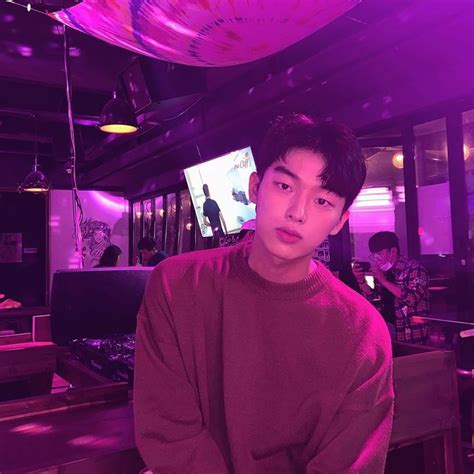 최현욱 Choi Hyun Wook 崔顯旭 choiiii menambahkan foto ke akun