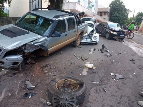A Gazeta Ap S Festa Motorista Sai Embriagado E Bate Em Ve Culos