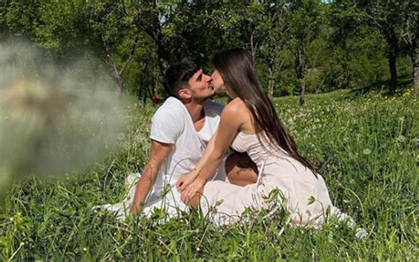 Florinel Coman şi Ioana Timofeciuc se cunună religios Soţia vedetei de