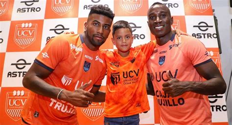 La Universidad C Sar Vallejo Present Su Nueva Camiseta Para La