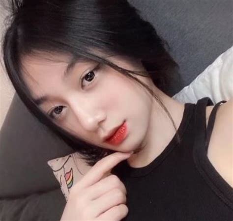 HOT Trần Hà Linh hoa khôi ngoại nụ cười dọc mới nhất 8 2024