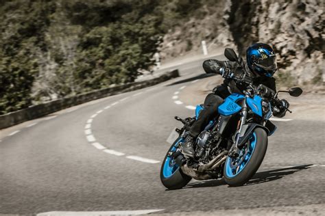 Suzuki Gsx S Le Nouveau Roadster Bicylindre Suzuki