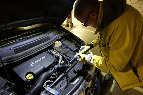 Olej silnikowy kolor diesel benzyna Kiedy należy wymienić olej
