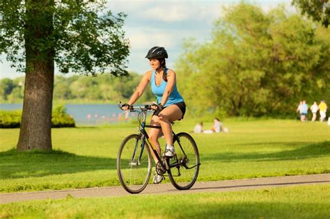 8 benefícios de andar de bicicleta Saúde Vitalidade
