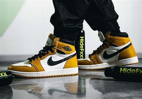 Air Jordan 1 Retro High OG Yellow Ochre Sneakers DZ5485 701