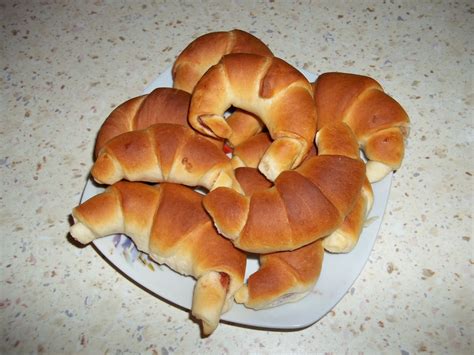 Rogaliki drożdżowe z marmoladą przepis PrzyslijPrzepis pl
