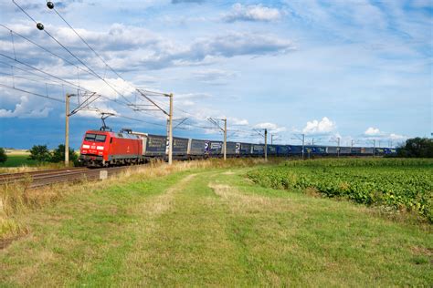 152 081 DB Cargo mit einem KLV Zug bei Uffenheim Richtung Nürnberg 02