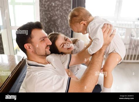 Familie Vater Mutter Sohn Stockfotos Und Bilder Kaufen Alamy
