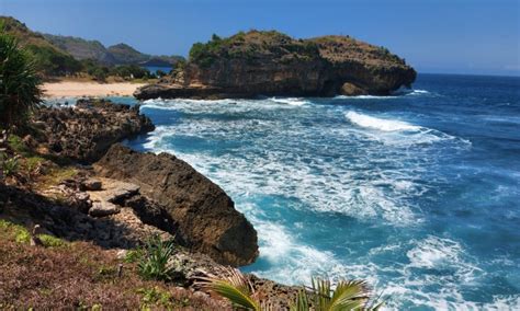 Pantai Kasap Pacitan Daya Tarik Aktivitas Liburan Lokasi Harga