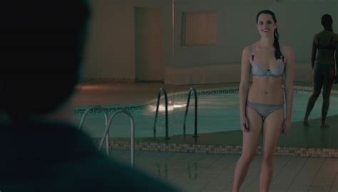 Hannah Britland Nue Dans Skins Uk