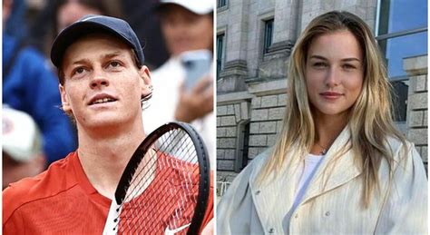 Sinner E Kalinskaya Sorrisi E Sguardi Complici Durante Il Match Della