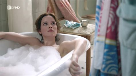 Emilia Sch Le Nude Ku Damm