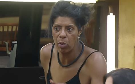 Márcia Fu entra em crise e chora em A Fazenda 15 Estou sendo