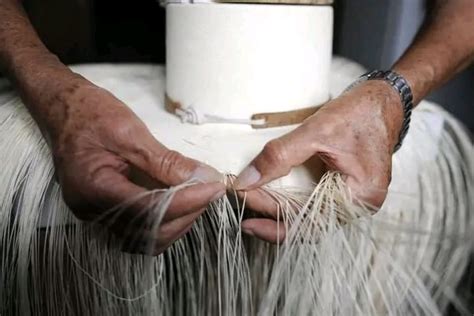 El sombrero de paja toquilla de Ecuador tiene ahora diseños que motivan