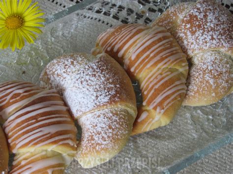 Rogaliki drożdżowe przepis PrzyslijPrzepis pl