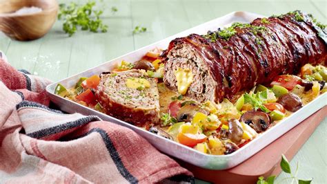 Gefüllter Hackbraten in Paprika Rahm ein Fest EAT CLUB