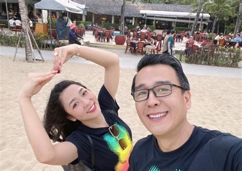 Hà Thanh Xuân vừa về Việt Nam đã được Vua Cá Koi tự tay làm điều này