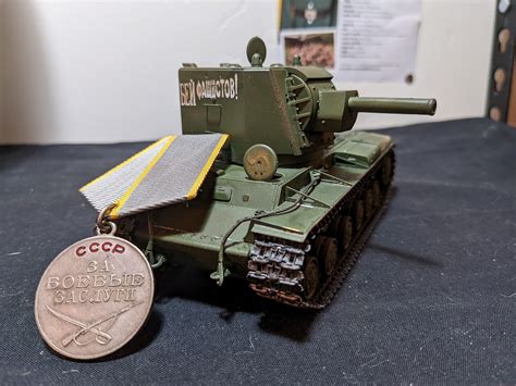 KV Russian Big Turret Tank Plastic Model Military Vehicle Kit 1