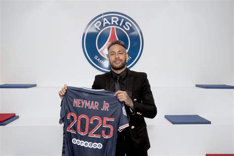 Revivez en exclusivité la prolongation de Neymar au PSG Sport News