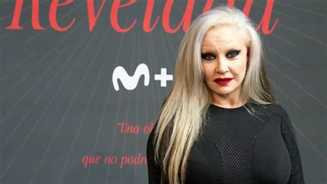 Alaska Sorprende Con Un Vestido De Encaje Y Semitransparencias Para El