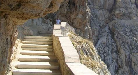 Trovato Cadavere Col Volto Sfigurato Alle Grotte Di Alghero Mistero