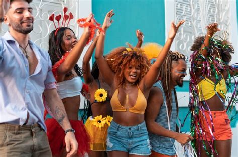 Período do Carnaval deve movimentar aproximadamente R 4 bilhões na